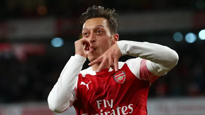mesut ozil face