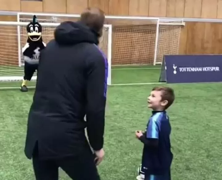 kane helps kid