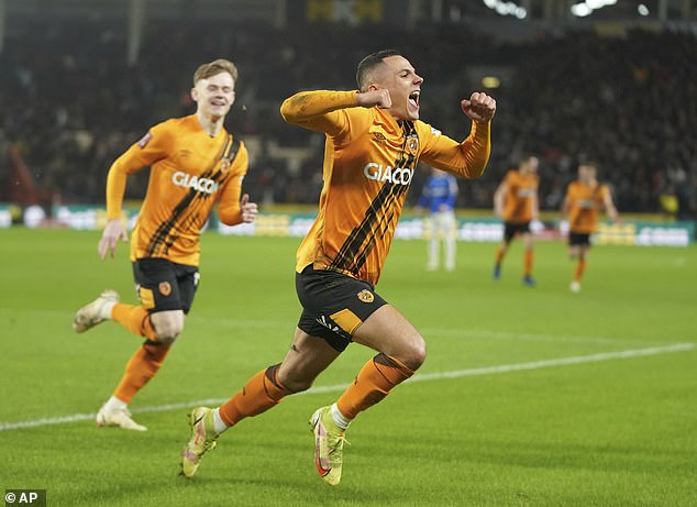 Hull 2-3 Everton: Andros Townsend comes to Rafa Benitez's rescue in ...