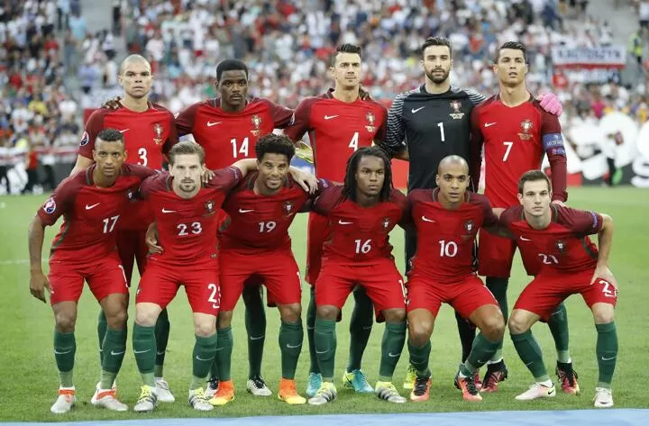 ronaldo standing pose