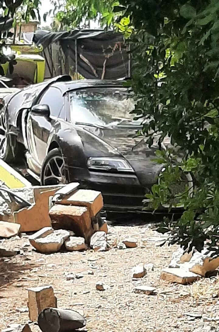 crashed bugatti veyron