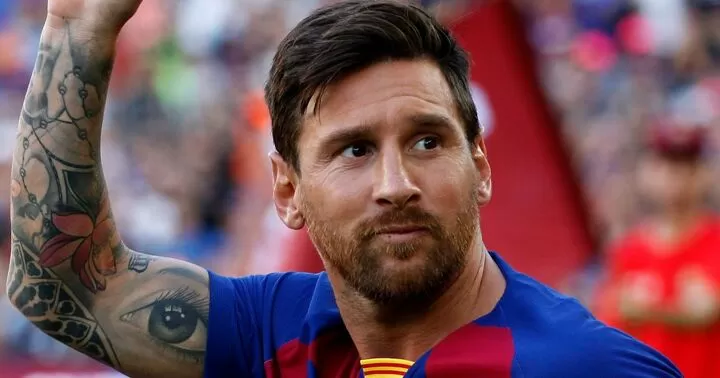 messi red lips