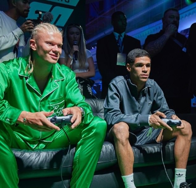 Haaland debuts his new braids at EA FC 24 event with Ronaldinho, Figo ...
