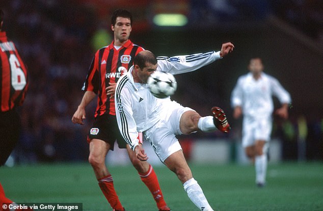 Bellingham wears unreleased Zidane-esque Adidas Predators in Napoli ...