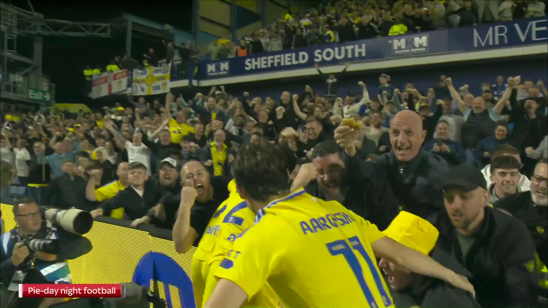 Watch Leeds fan fall through advertising hoarding while scoffing a pie ...