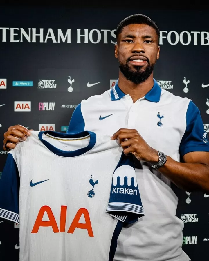 spurs new centre back