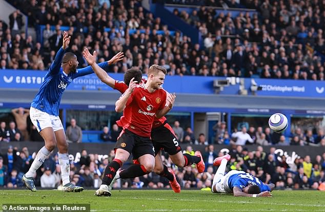 The little-known rule that meant Everton's penalty against Utd was ...